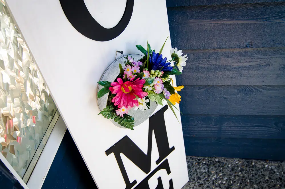 DIY Interchangeable Seasonal Welcome Sign | AllMomDoes