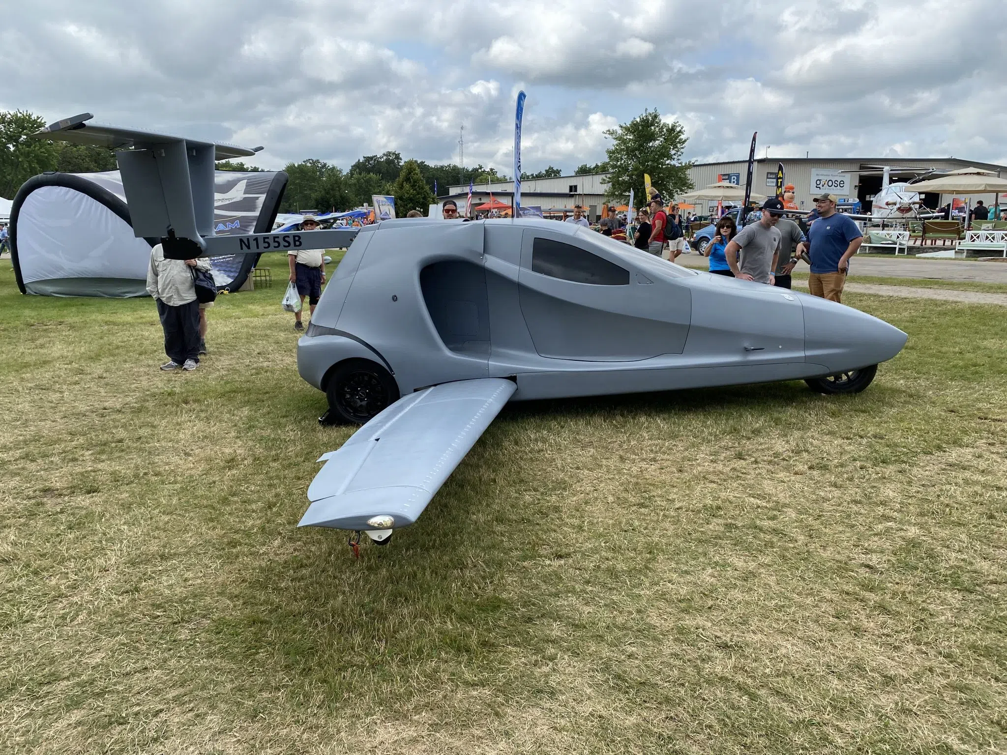 Flying sports car on display at EAA AirVenture [AUDIO] | Razor 94.7 104 ...