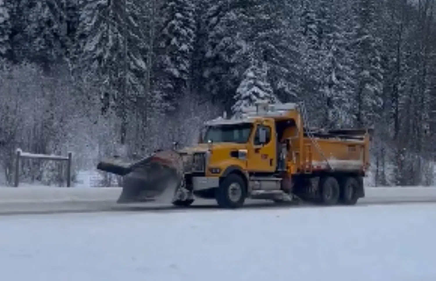 Road crews issue warning about heavy snowfall | Radio NL - Kamloops News Road crews issue warning about heavy snowfall | Radio NL - Kamloops News