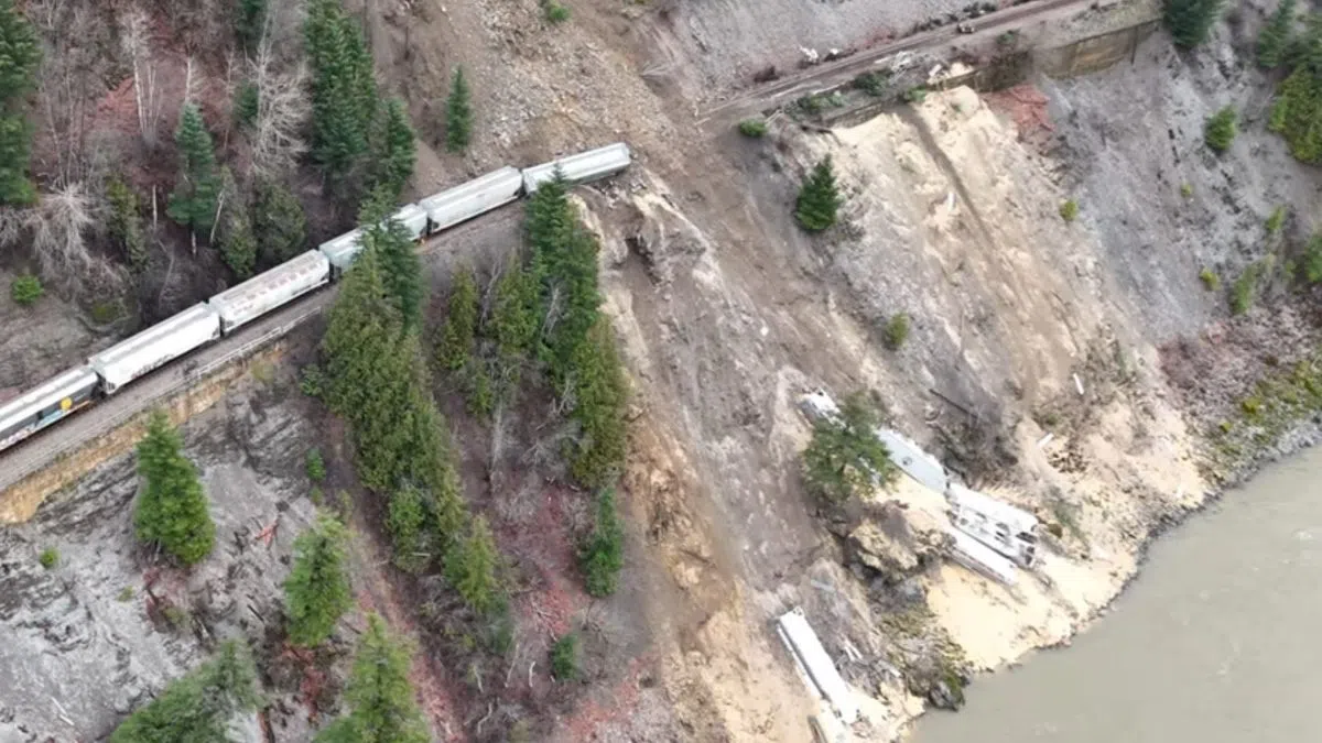 Rockslide causes train derailment/grain spill near Boston Bar | Radio ...