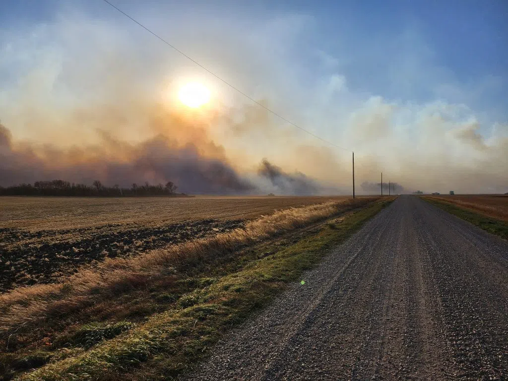 Update:Wind warning as grass fire burns | Country 600 CJWW