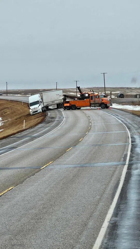 Parkland Ambulance responds to numerous accidents over the weekend | Country 600 CJWW