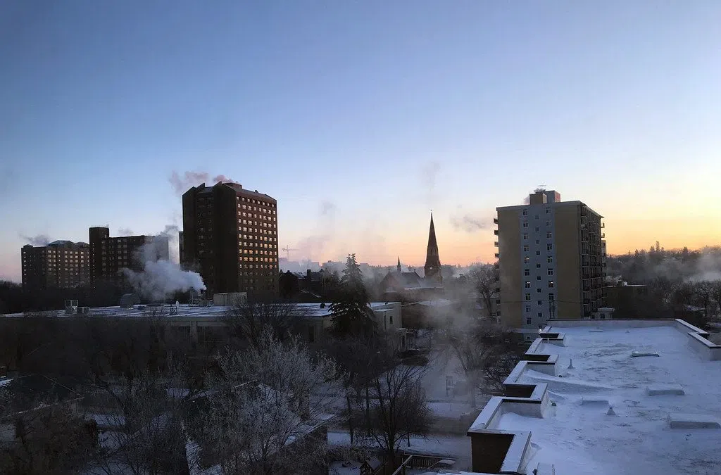 Seasonal decoration removal on Saskatoon streets today | Country 600 CJWW