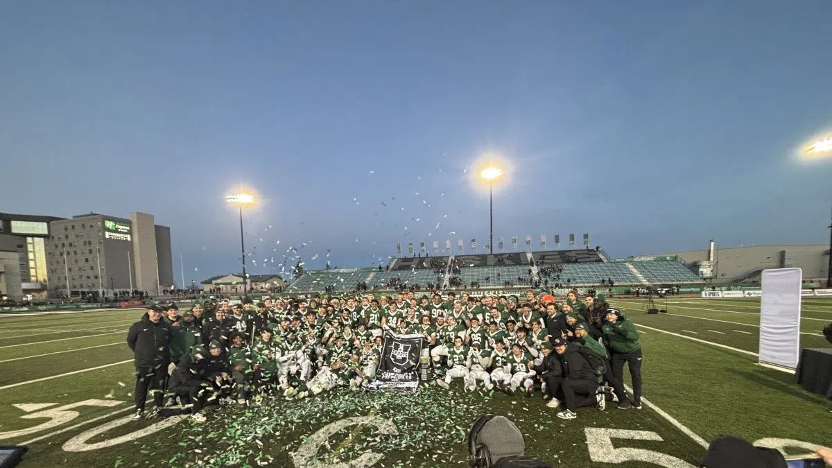 Huskies defence stands tall, win Mitchell Bowl and advance to Vanier ...