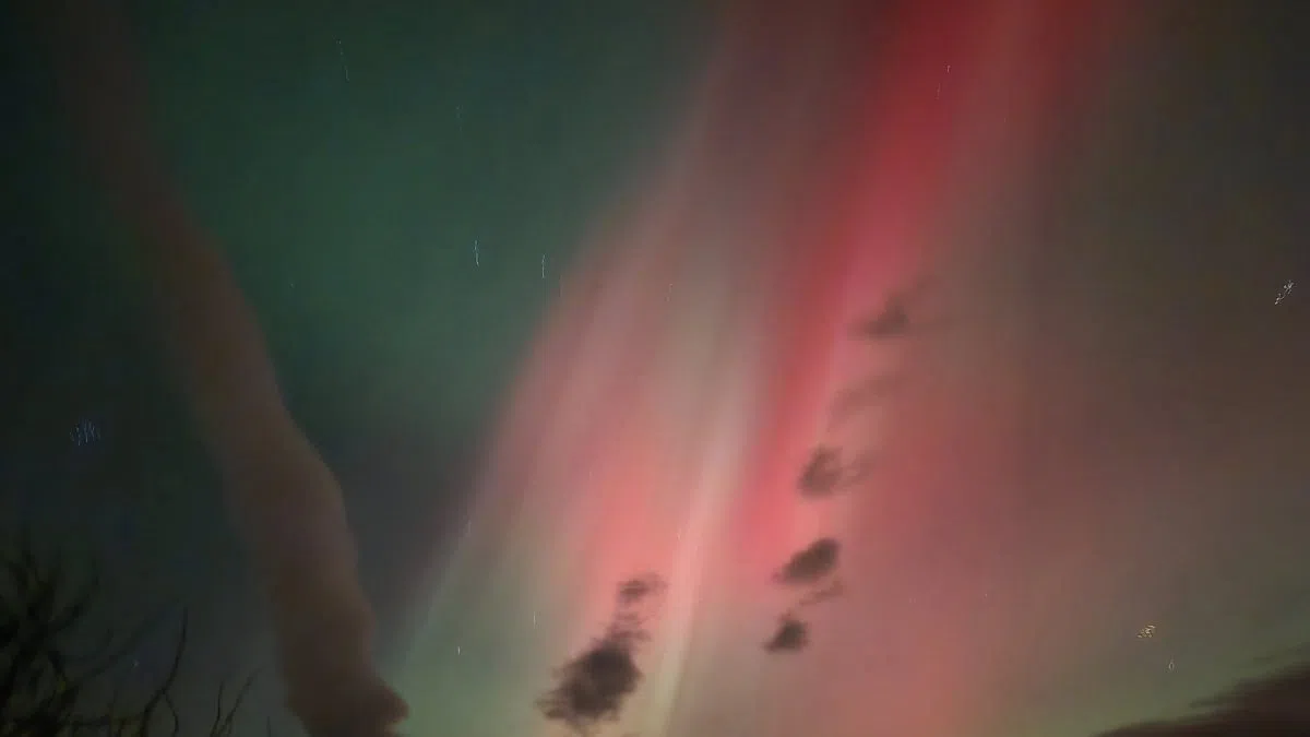 Northern lights to start the week, double-digit temperatures to end it ...