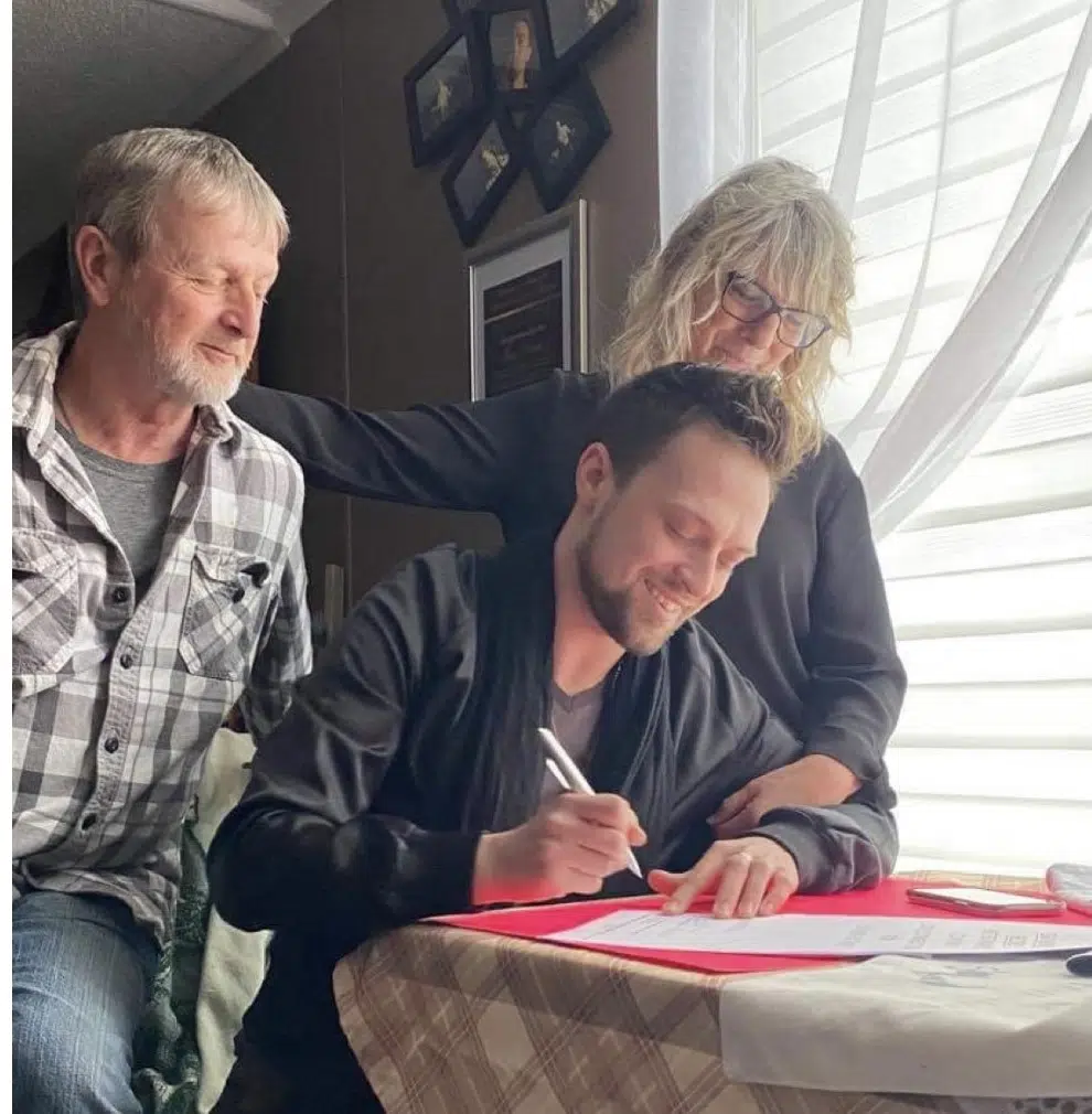 Singer-Songwriter Signs Deal With SSM Nashville | Country 94