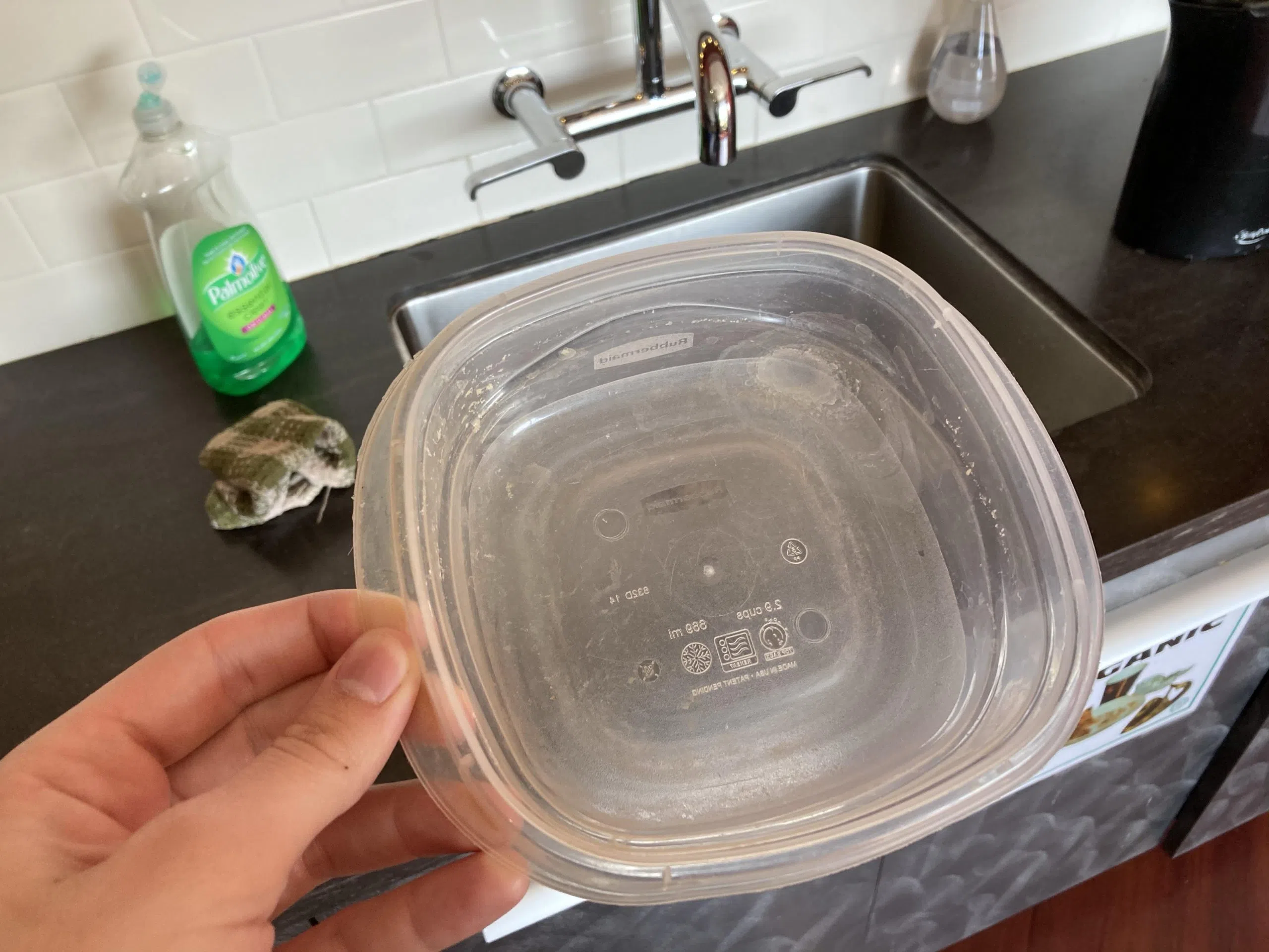 A New Way To Clean Stained Plastic Containers? | Country 100.7
