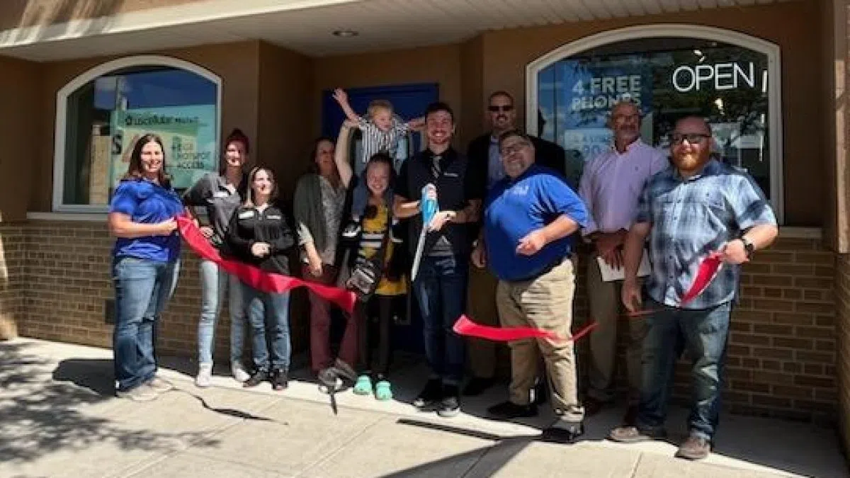 Two Rivers U.S. Cellular Store Moves Into New Downtown Location | Seehafer News