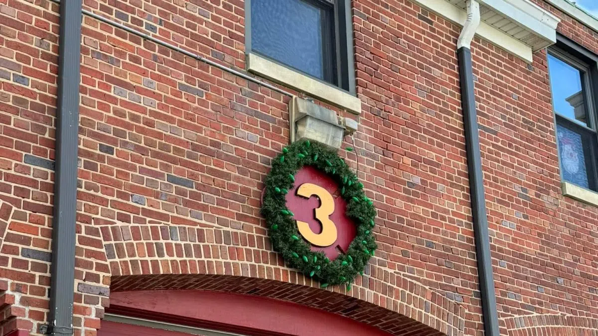 Green Bay Metro Fire Department Kicks off Holiday Wreath Program ...