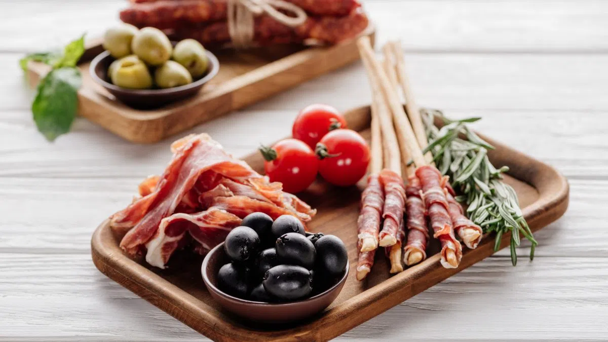 Sommel-what? (Top 10 Most Commonly Misspelled Food Words) | Rock 107