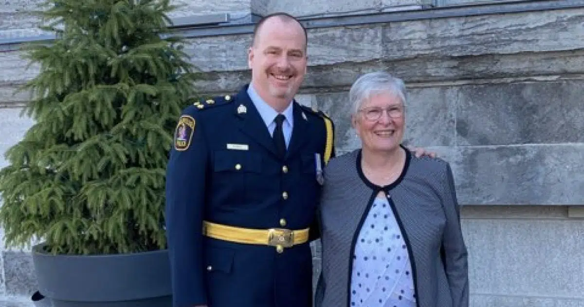 Two Belleville police officers receive Order of Merit of the Police ...