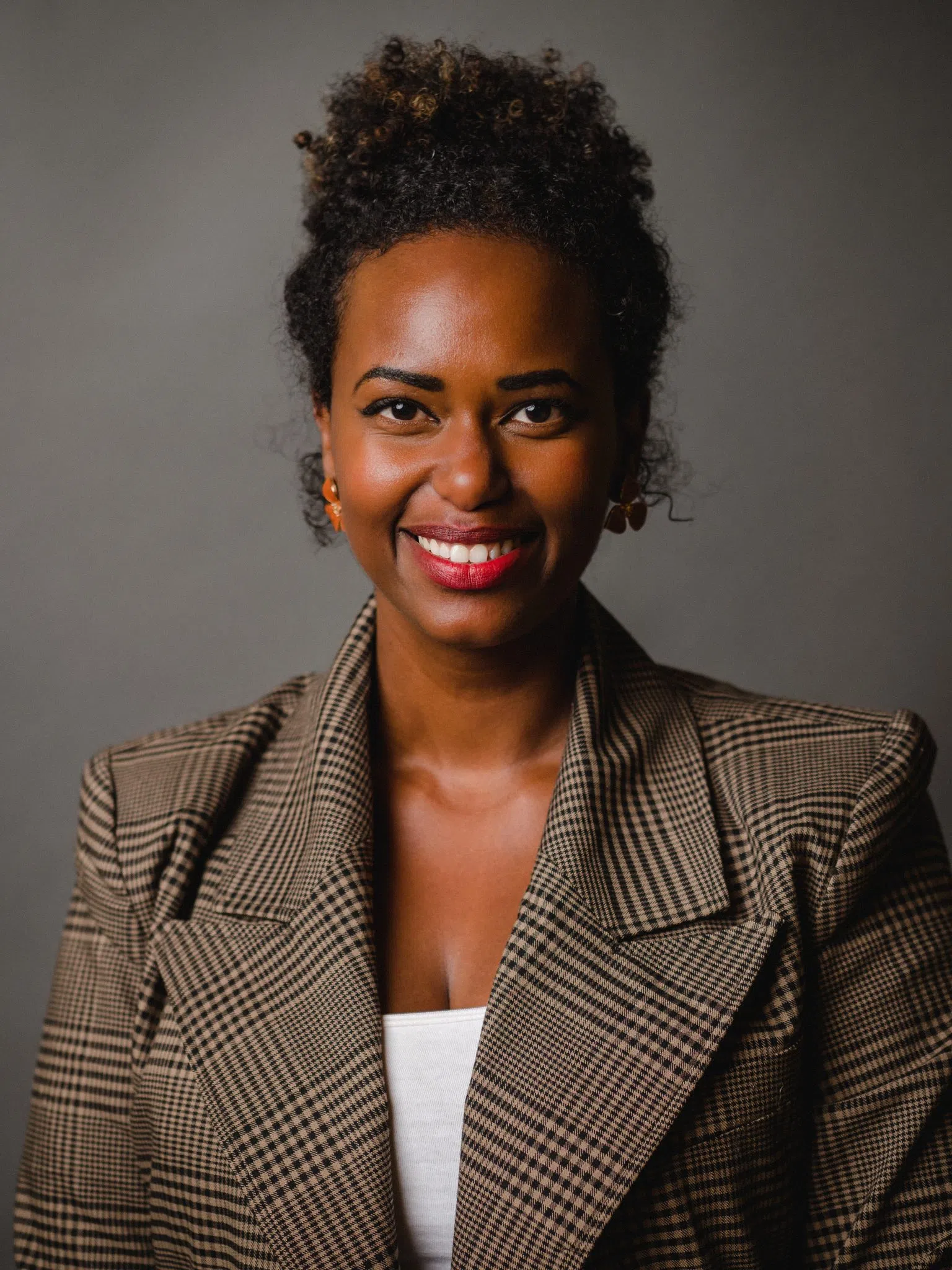 Loyalist handing out seven honourary diplomas at 2024 convocation ...