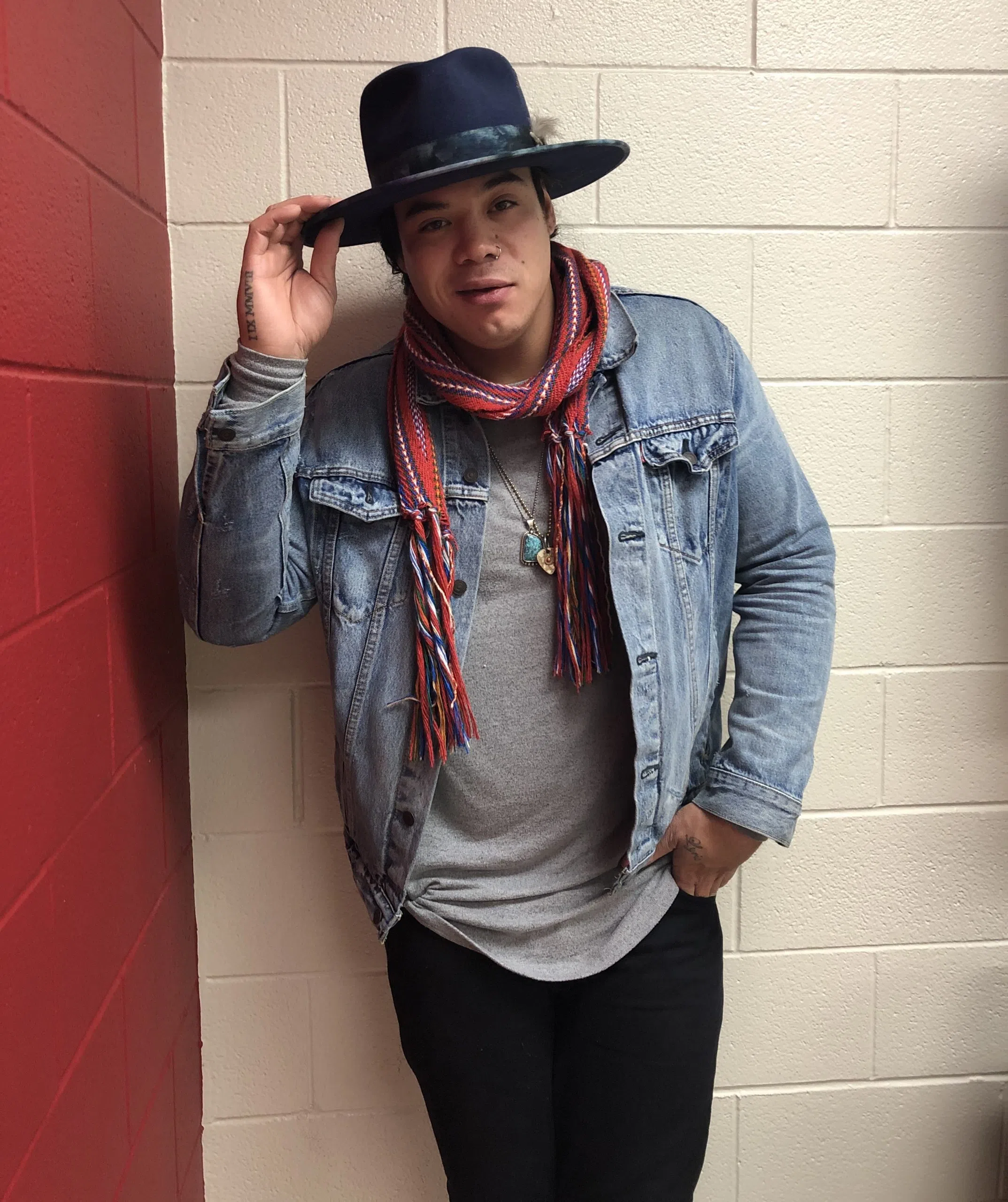 Logan Staats shares his stories in London | 106.9 The X