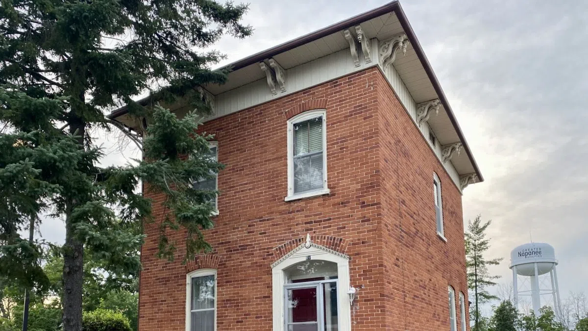 Town staff vote to not remove heritage designation on Cartwright ...