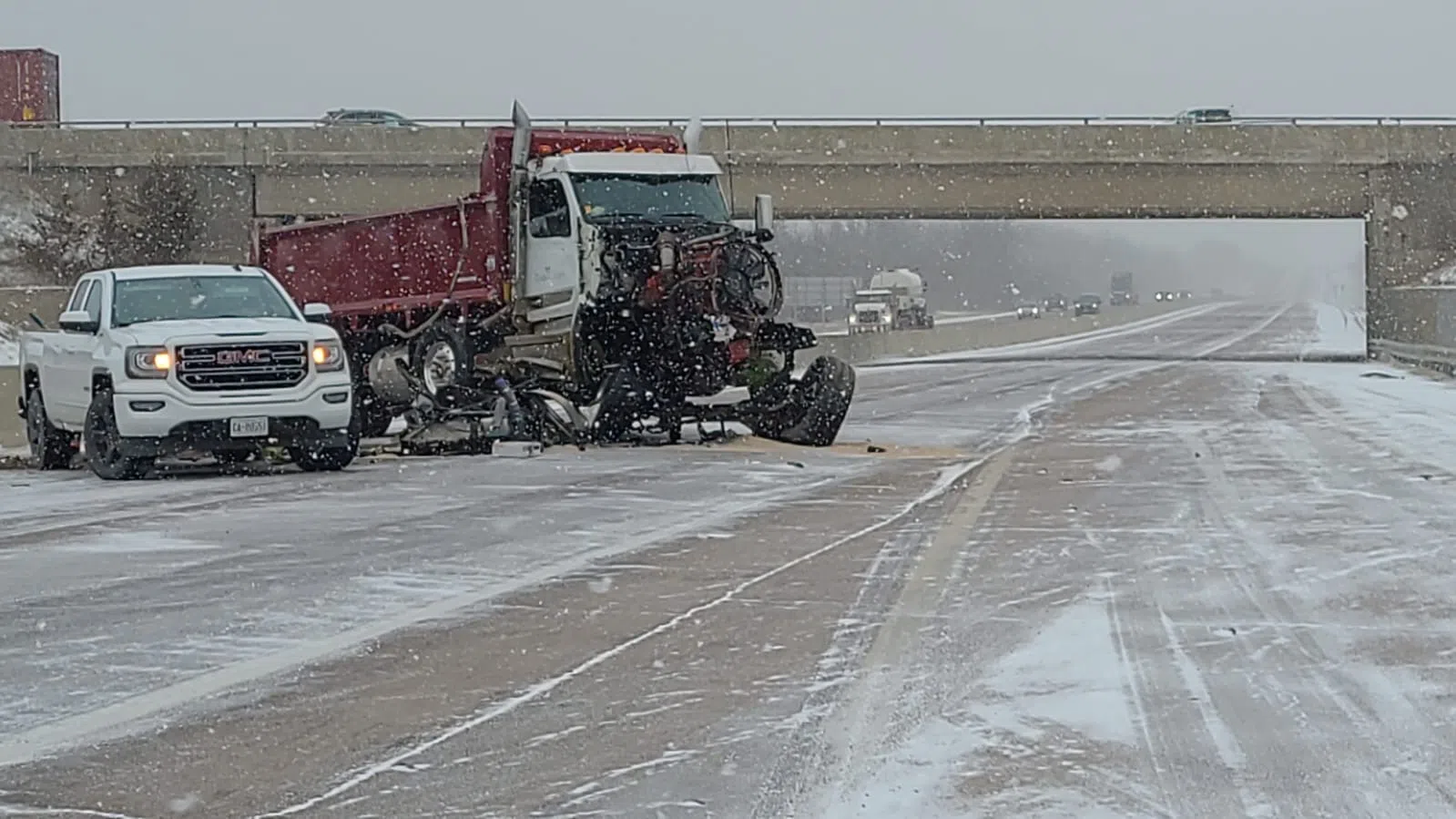 UPDATED: L&A OPP reopen stretch of Hwy 401 E following two collisions | Napanee Today