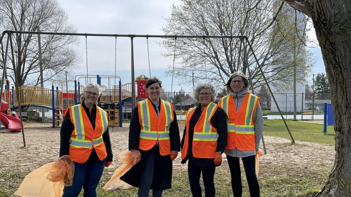 Everyone is pitching in! | GananoqueNow.ca