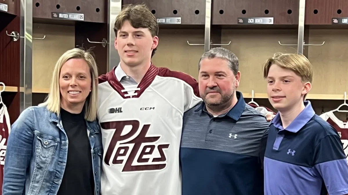 Peterborough Petes sign hometown boy Colin Fitzgerald | 105.7 Strathroy ...