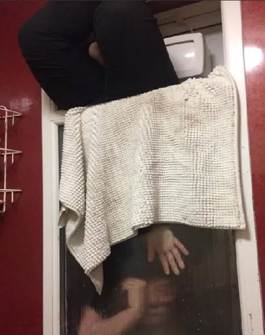 Fire Brigade Has To Rescue Date Who Tried To Throw Her Poo Out The ...