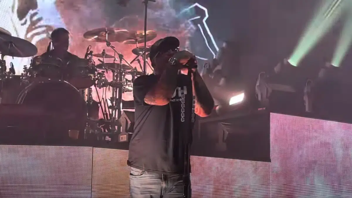 Aaron Lewis on Staind’s New Album | 102.9 The Buzz