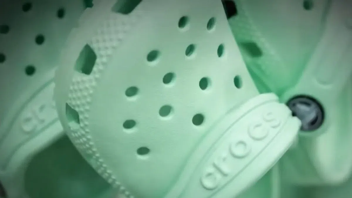 More and More Schools Are Banning Students From Wearing Crocs | 102.9 ...