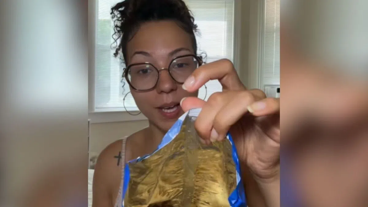This Lady’s Friend Gifted Her an Open Bag of Potato Chips for the ...