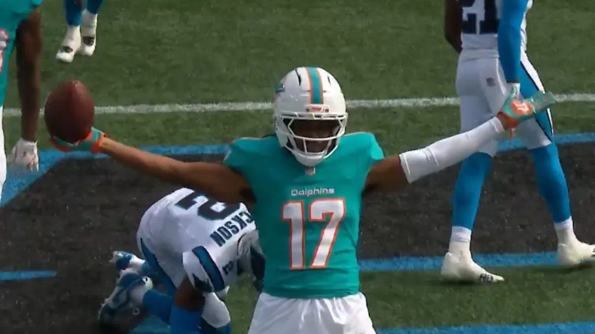 Fans Loving Long-Time Hornets Announcer, Eric Collins’ Absolutely ...