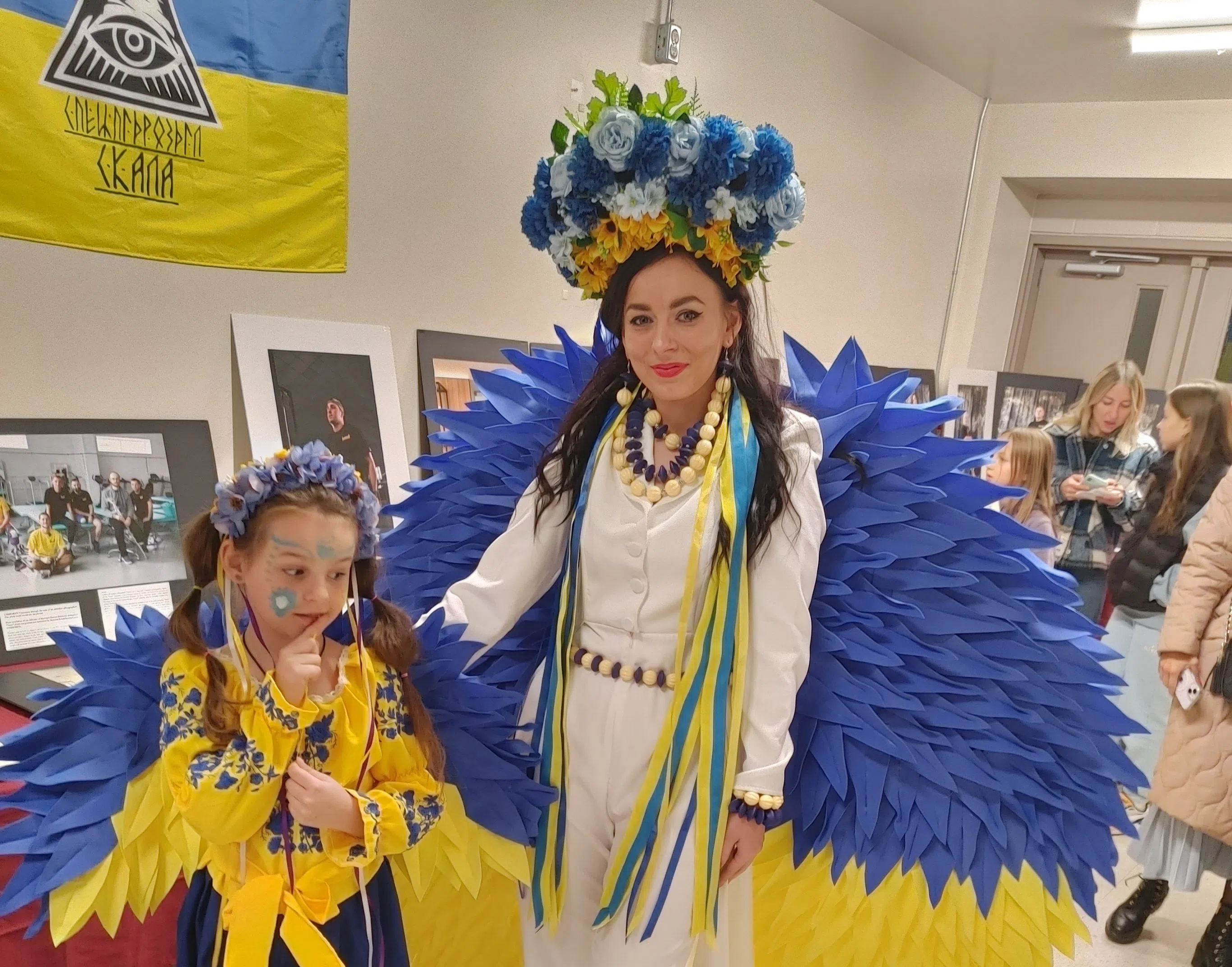 What a party! Hundreds join in to celebrate 1st Ukrainian Fest in ...