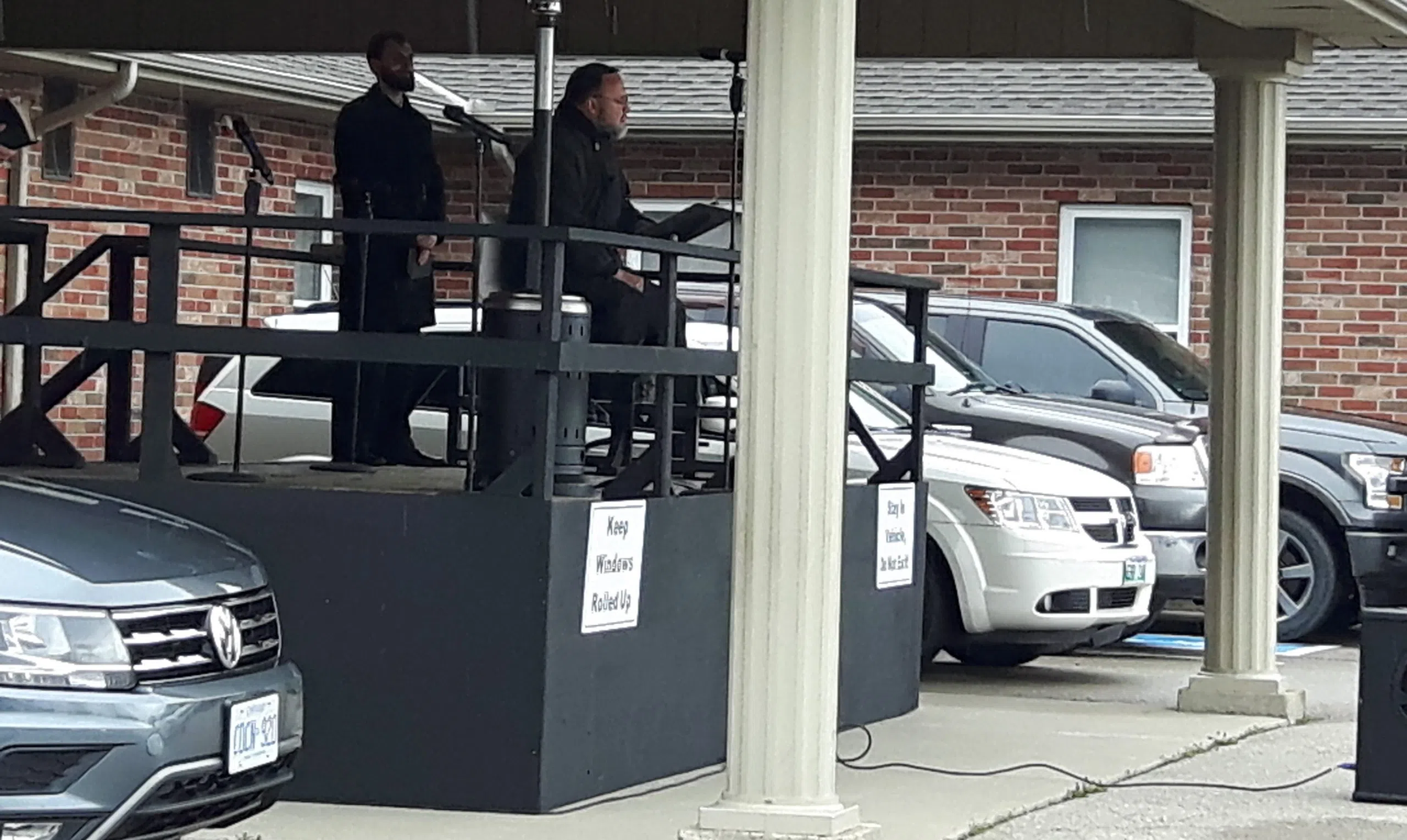 Church of God drive-in service proceeds in Aylmer | 94.1 St.ThomasToday.ca