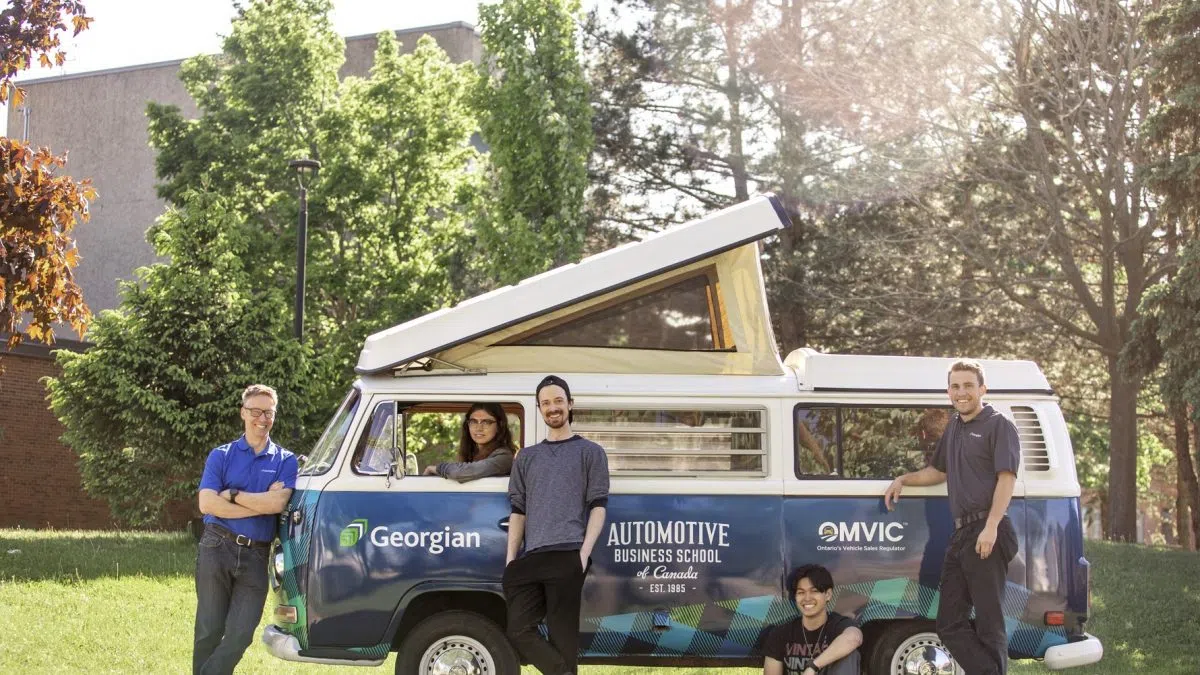 Students Turn 1972 Camper Van Into Electric Vehicle | FM92 South Simcoe ...