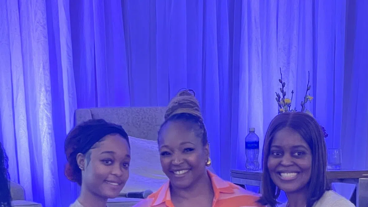 Tracy Moore speaks to huge crowd at Family Transition Place ...