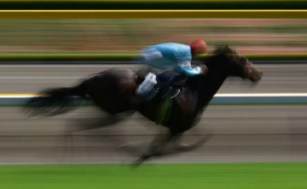 Horse Racing in Nebraska | KNLV AM & FM