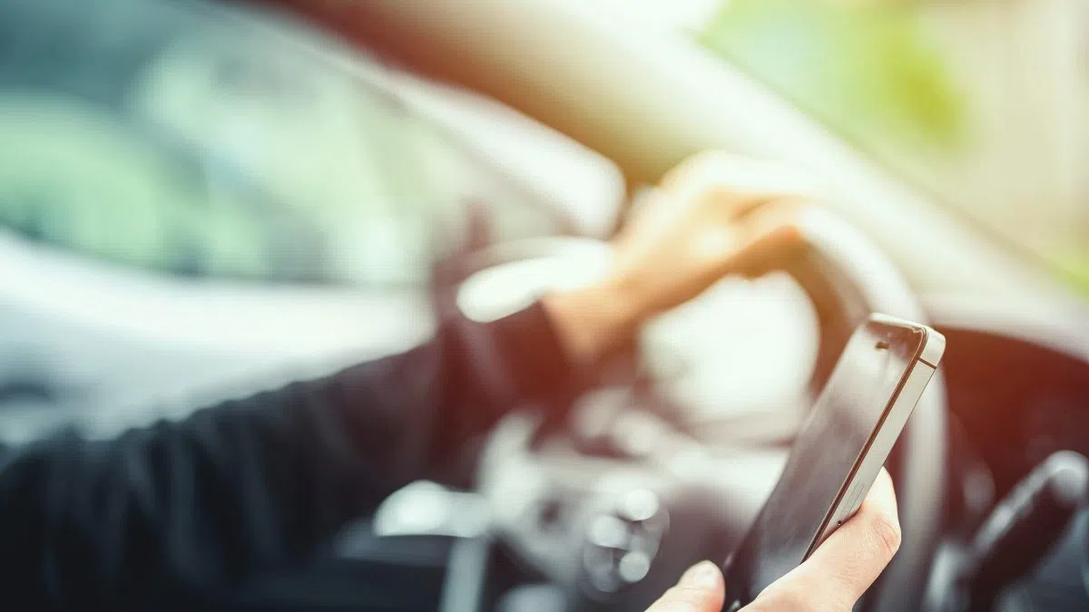 Louisiana Bill to ban hand-held cell phone use while driving approved ...