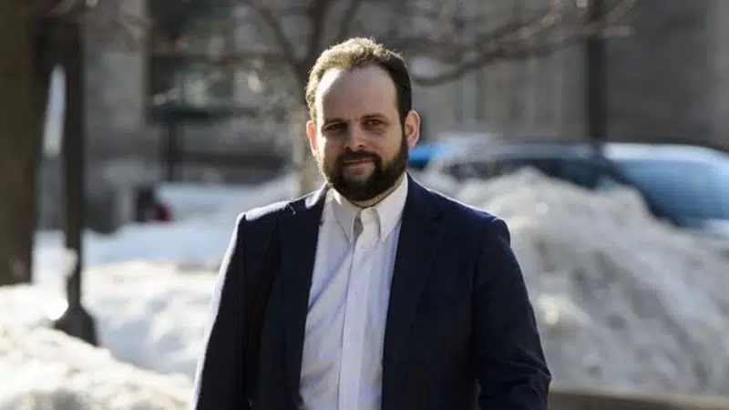 Ex-hostage Boyle says he hit wife with broom only because she asked him ...