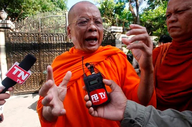 Cambodia’s ex-opposition leader freed awaiting treason trial | larongeNOW