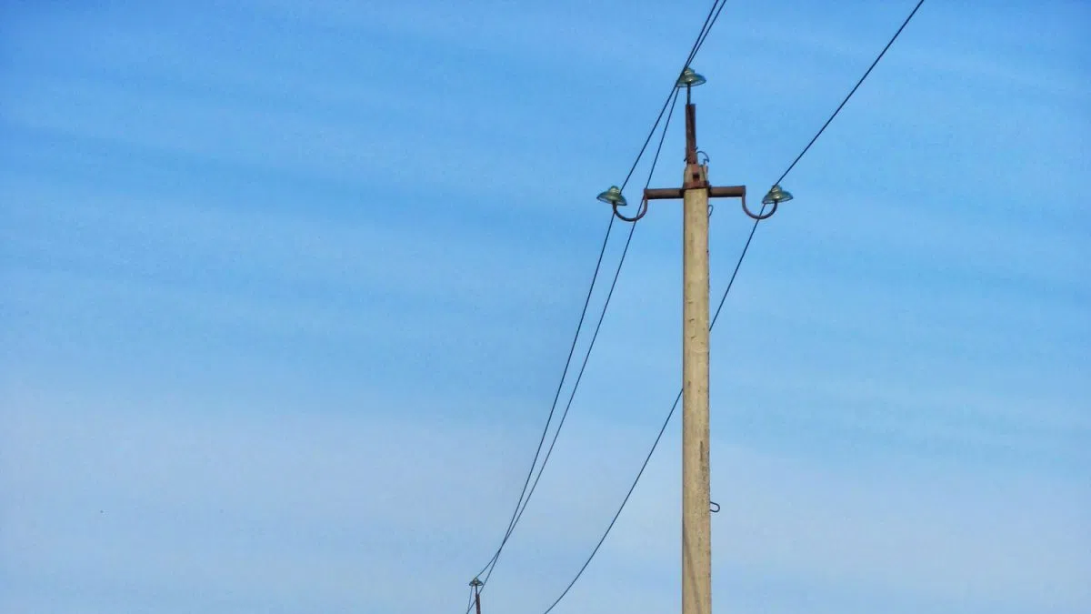 Utility companies warn to not post signs on power poles | MOJO 102.9