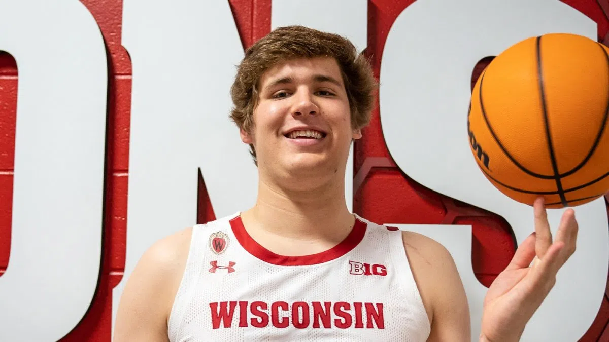 Badgers 4-Star Freshman Forward Back With Team Following Police ...