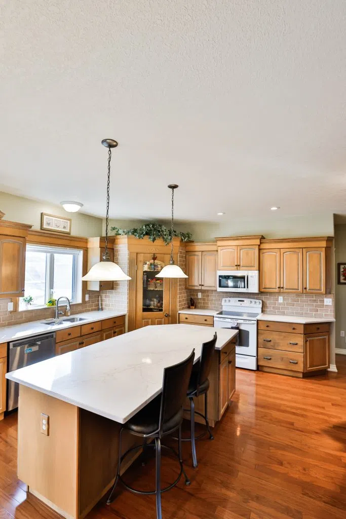 House for Sale – 25 S 50 W, RAYMOND, AB | Lethbridge News Now