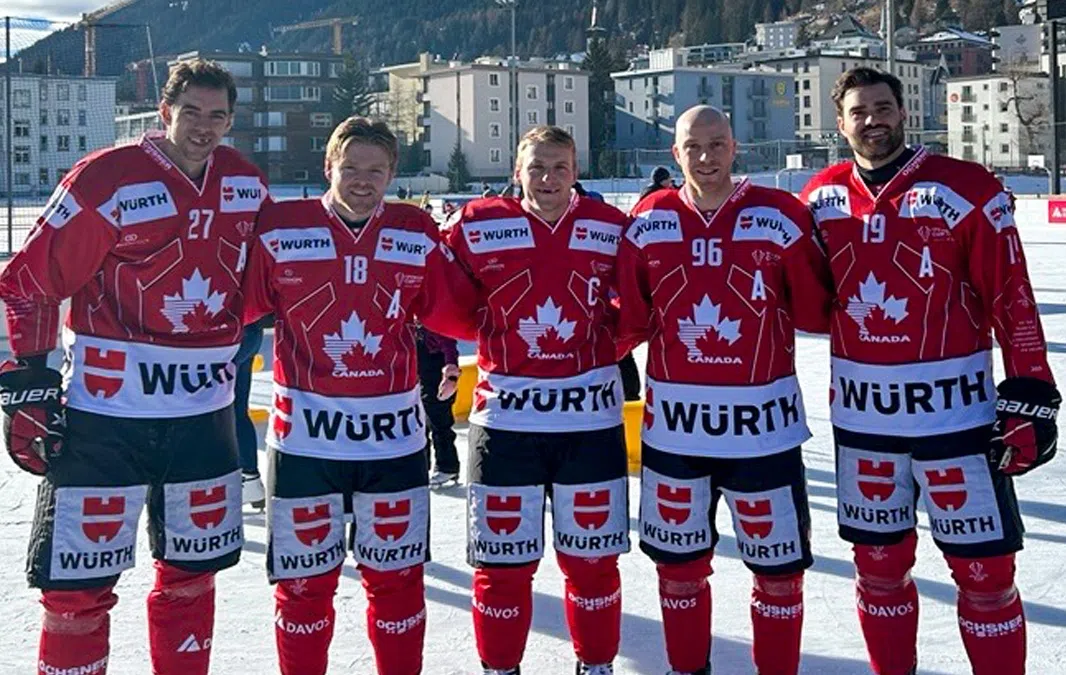 Bia miranda mostrando a buceta