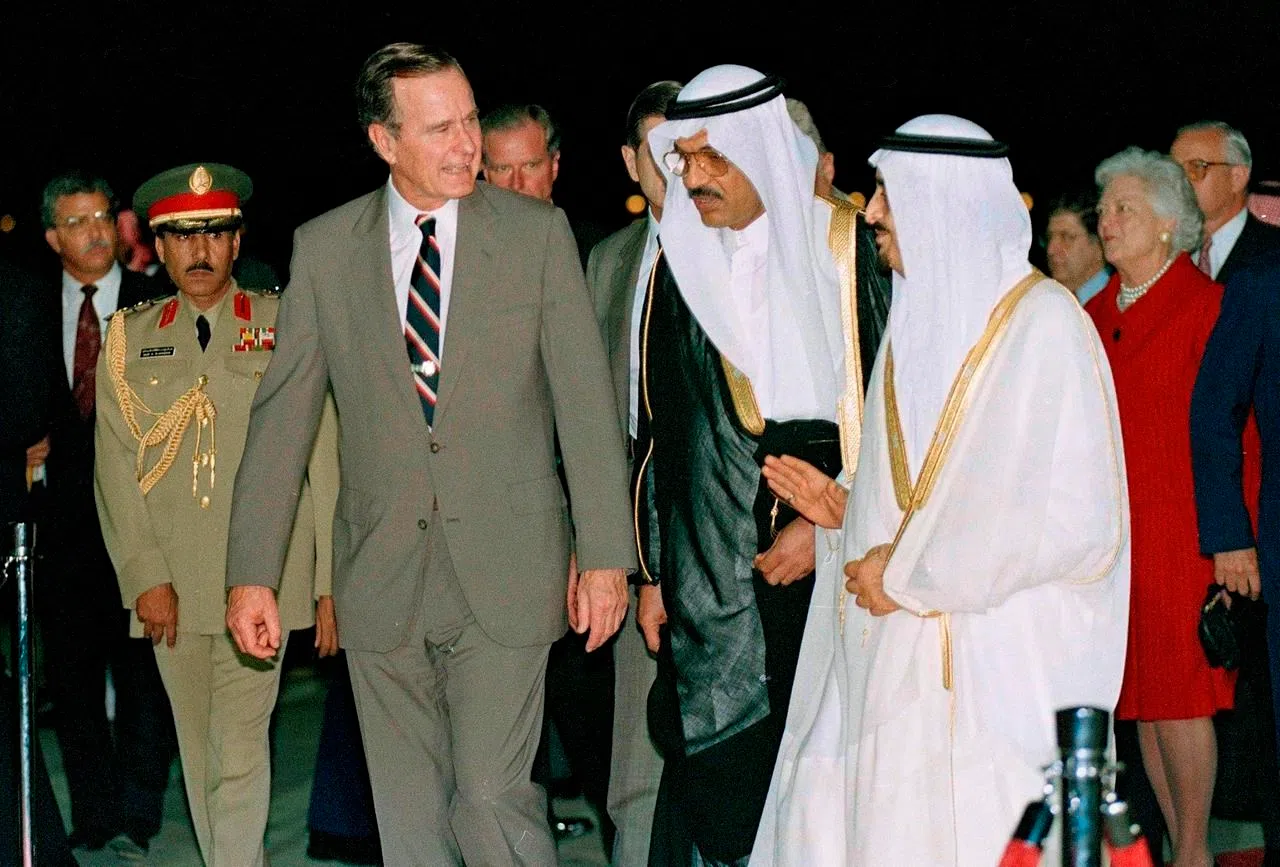 George H.W. Bush dies at 94; made greatest mark in Gulf War | CHAT News ...