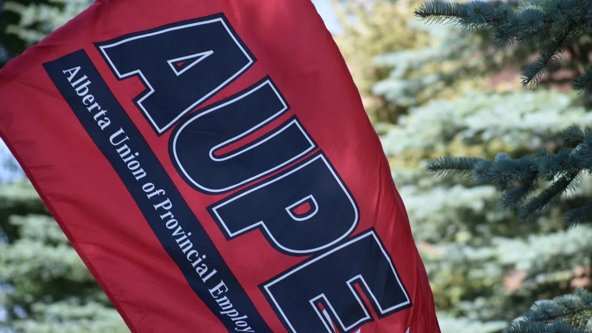 Alberta finance minister warns of public sector strike ahead of renewed ...