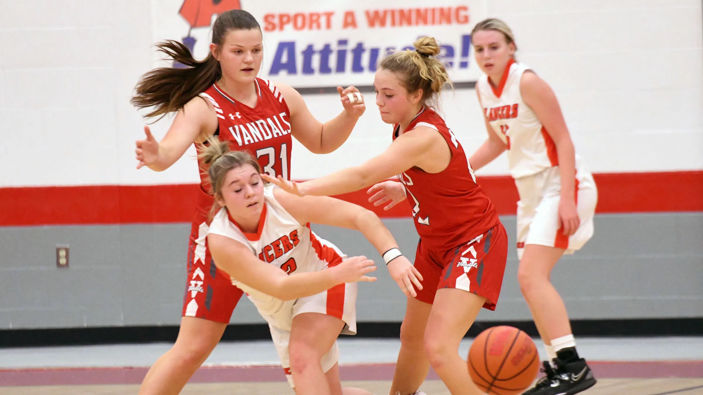 Lady Vandals pick up first win of the season, defeat Lincolnwood at ...