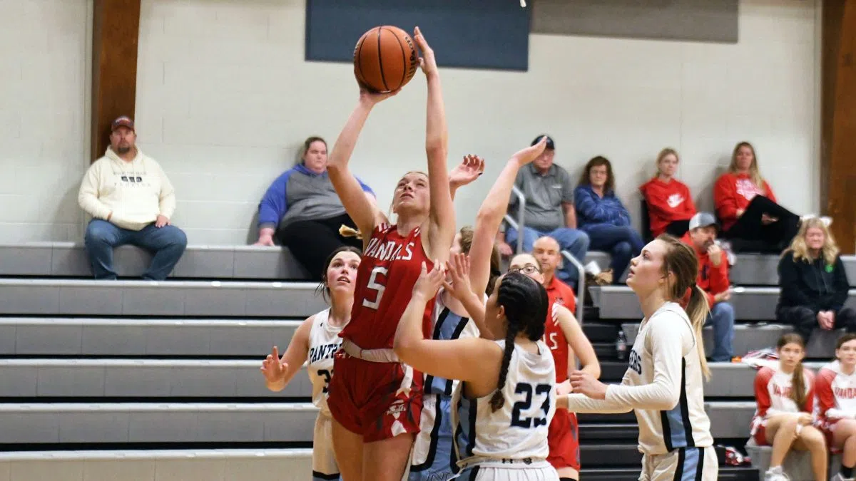 North Mac Holds Off Lady Vandals Comeback Attempt | Vandalia Radio