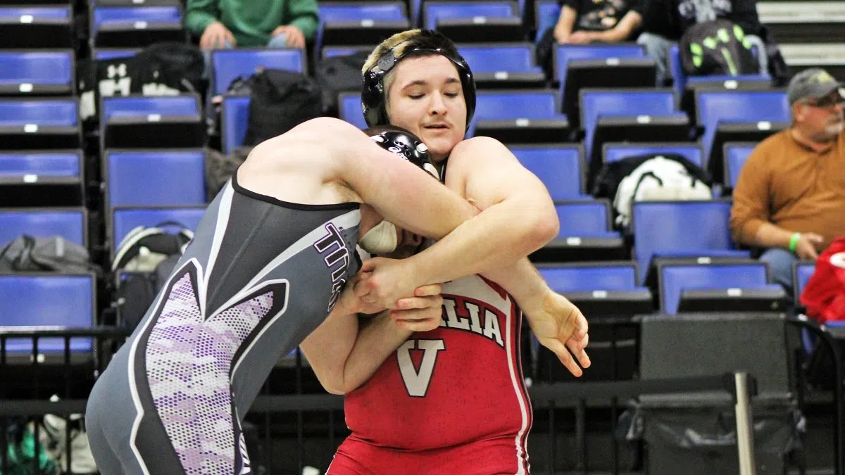 Vandals roll to 2 Dual Team Wins | Vandalia Radio