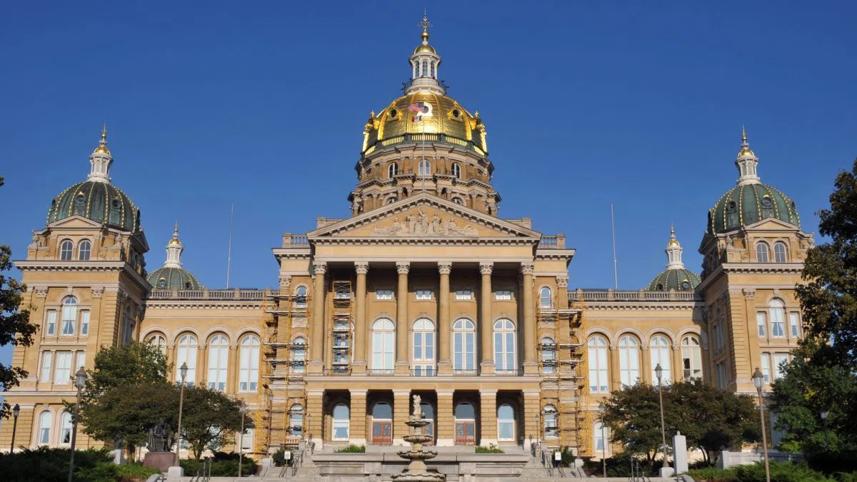 Iowa lawmakers split on bill to give landlords more power | 97 Seven ...