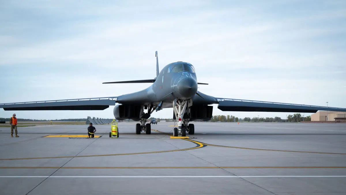 B-1B bomber returns to GFAFB | 97 KYCK