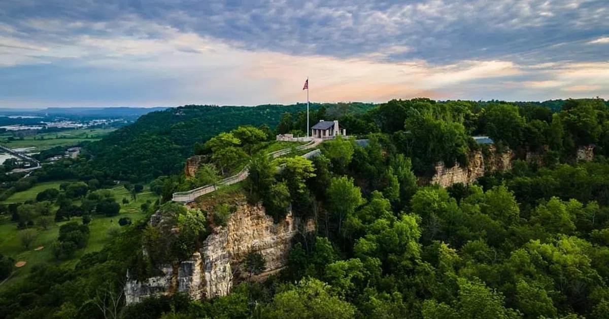 Climber falls 20 feet at Grandad’s Bluff | Winona Radio
