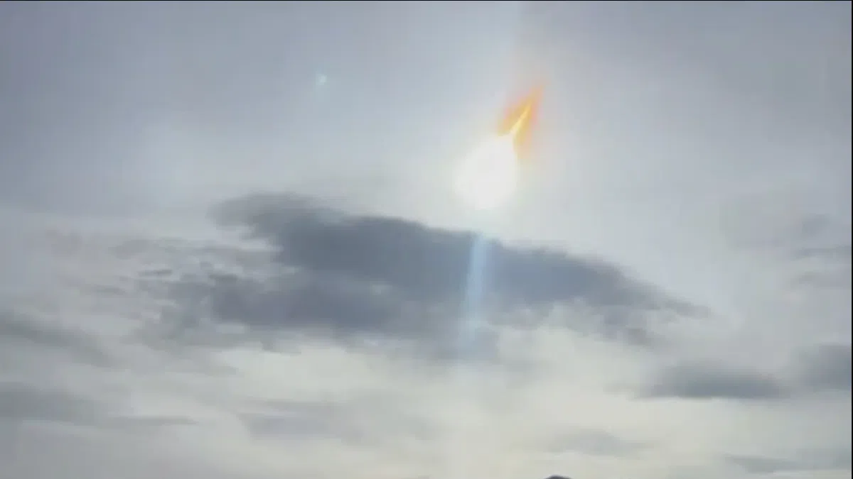 Small, harmless asteroid burns up in Earth’s atmosphere over the ...