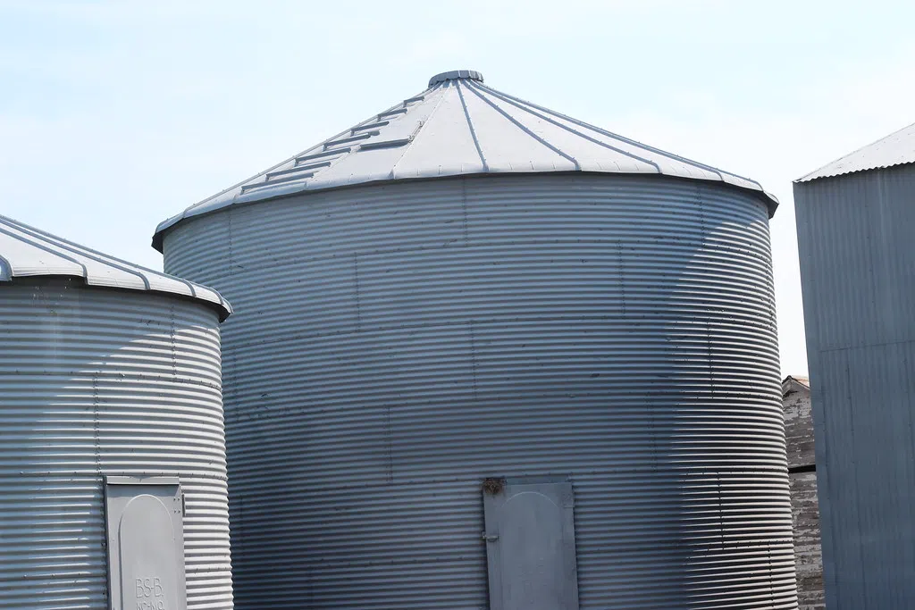 Man rescued from grain bin in central Minnesota | The Mighty 790 KFGO ...