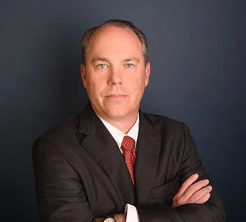 ICE agent who shot Renee Good suffered internal bleeding, officials say ...