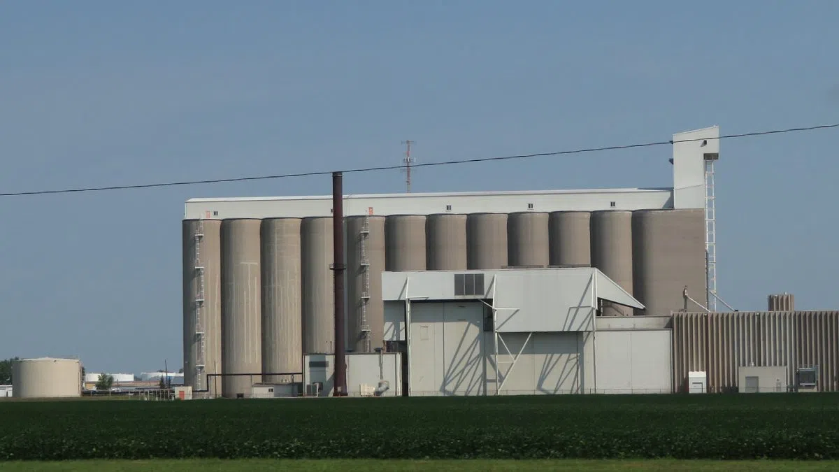 Anheuser-Busch to close Moorhead plant and sell elevators in West Fargo ...